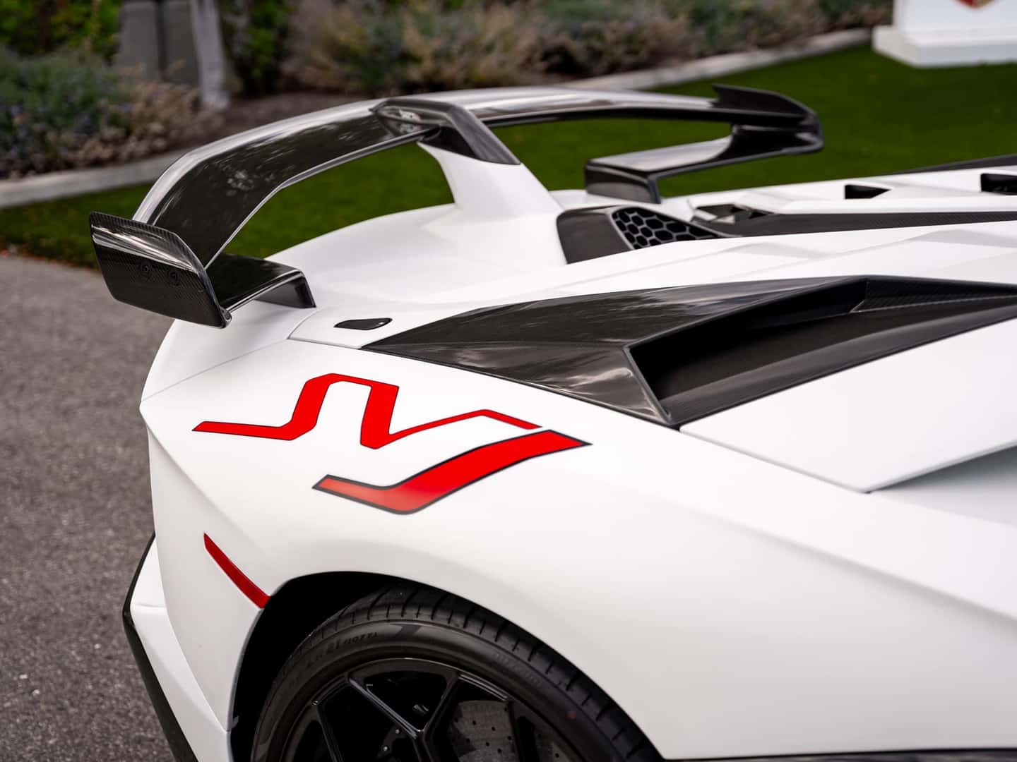 Lamborghini Aventador Matte White