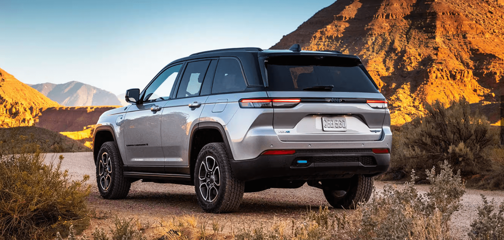 2025 Jeep Grand Cherokee vs Ford Explorer | Bernard's CDJR