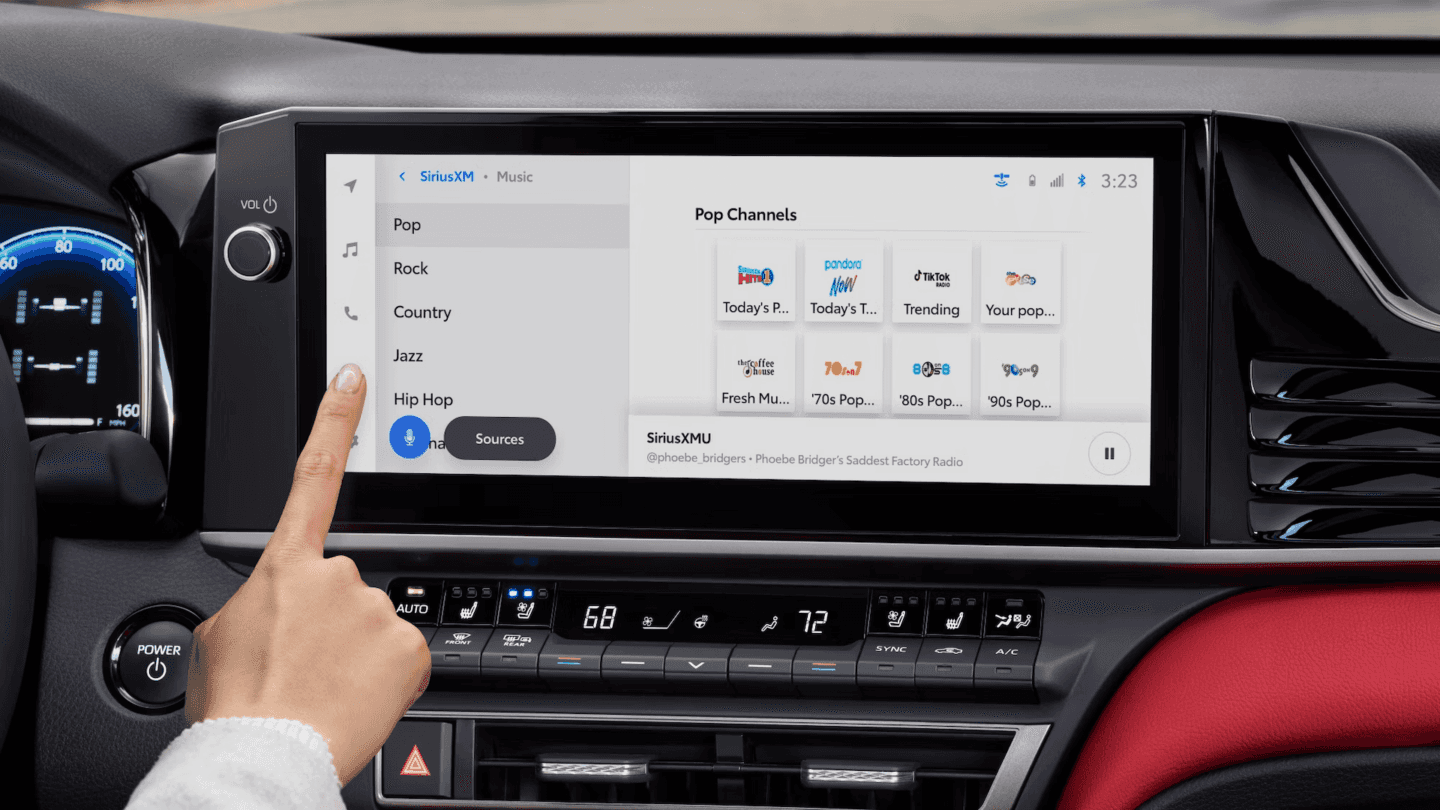 The 2025 Toyota Camry LE vs SE Breakdown | Toyota of North Charlotte